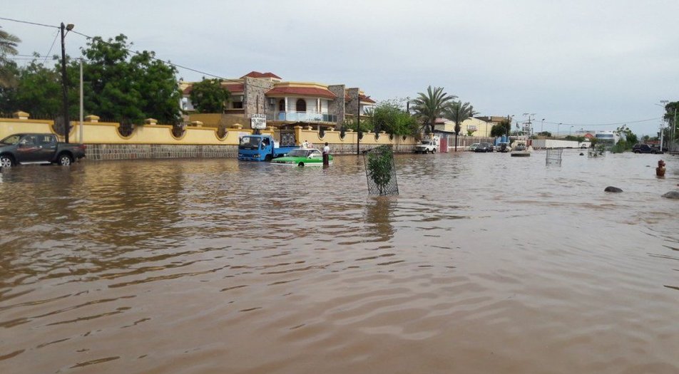 Mogadishu flooding as heaviest rainfall for 30 years hits Somalia ...